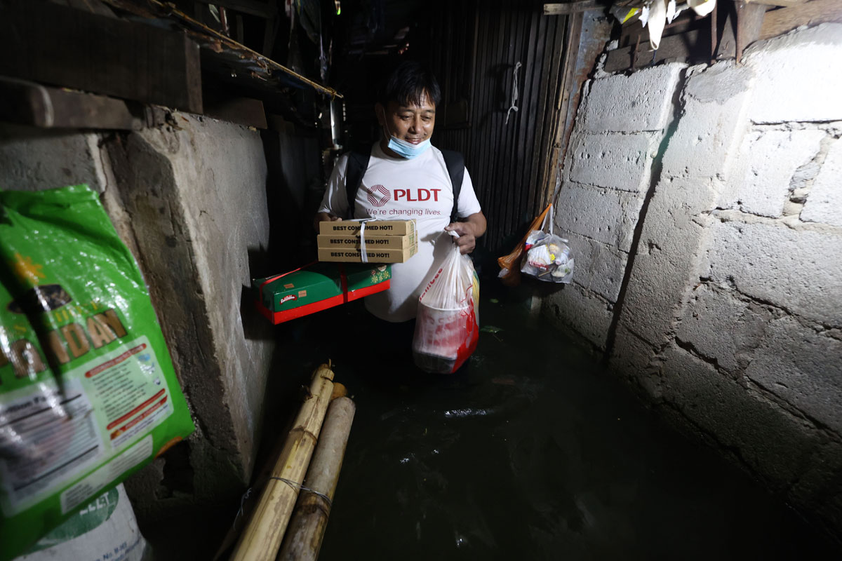 IN PHOTOS: Living Amid Flood In Hagonoy, Bulacan | OneNews.PH