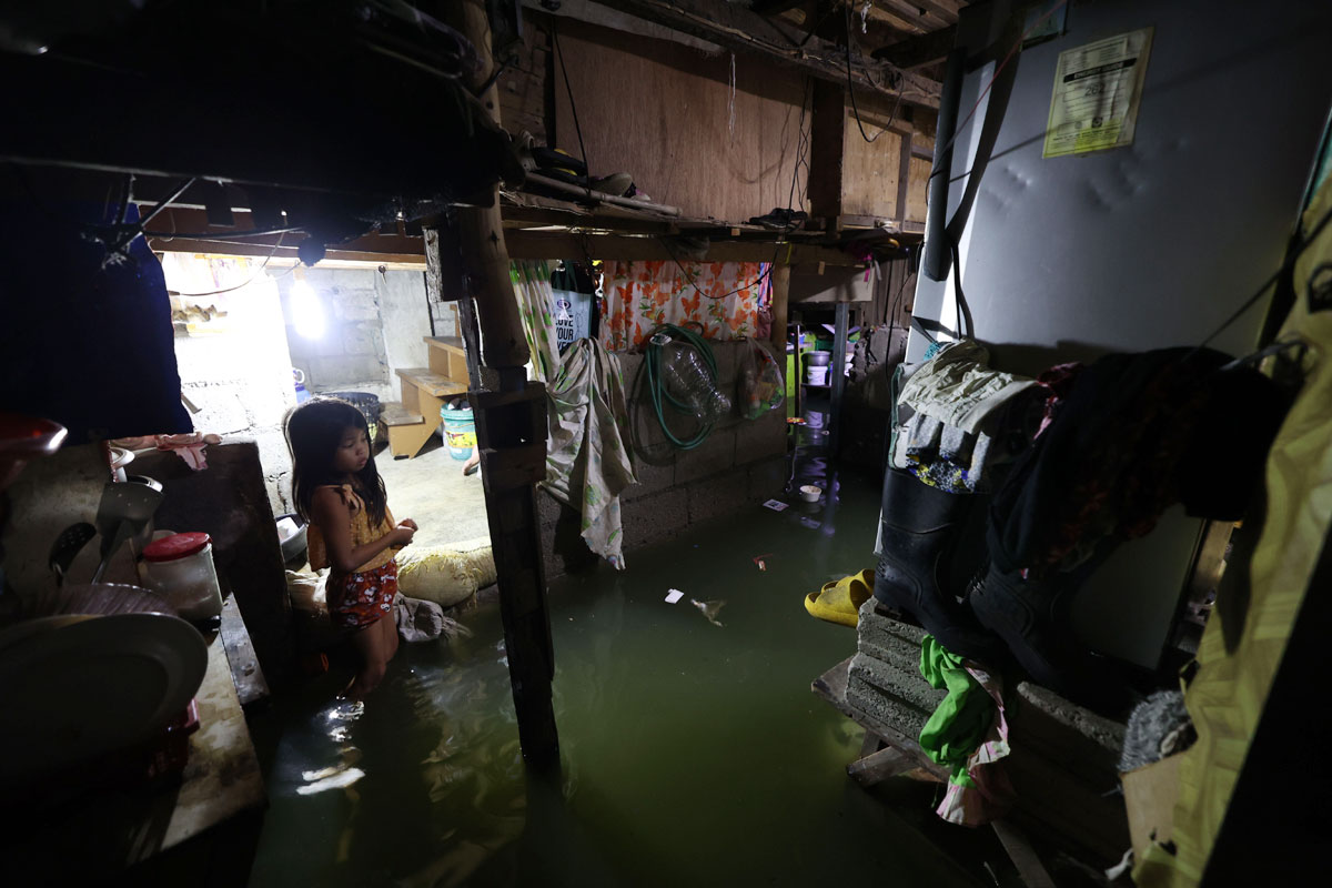IN PHOTOS: Living Amid Flood In Hagonoy, Bulacan | OneNews.PH