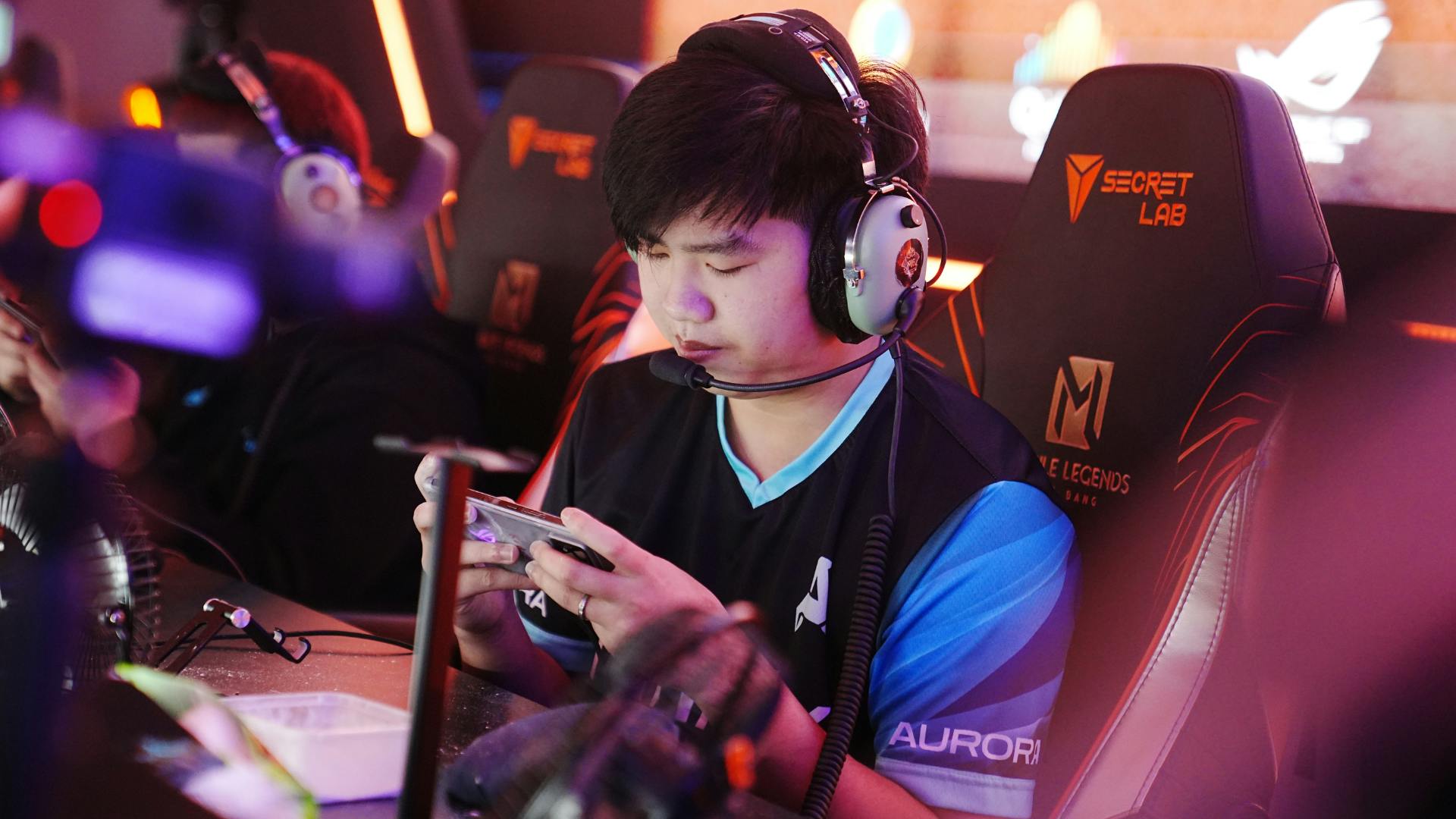 Aurora stays alive in M6 World Championships | OneSports.PH