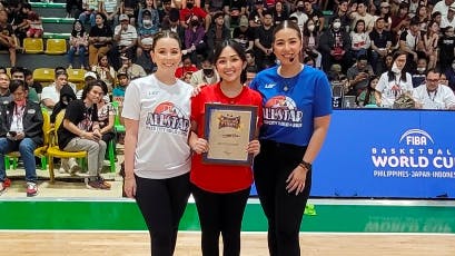 PBA courtside reporter Apple David saves day for Team Red in Shooting ...