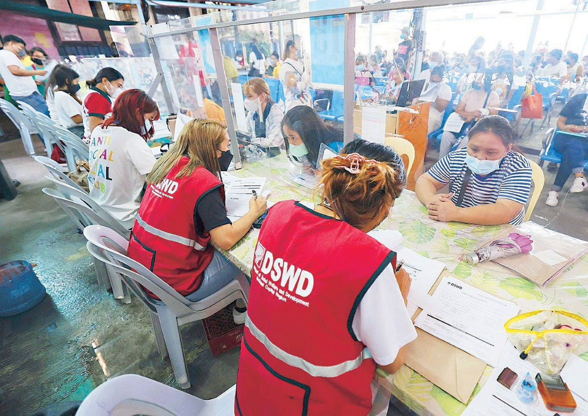 Over 250,000 Students Get Cash Aid | OneNews.PH