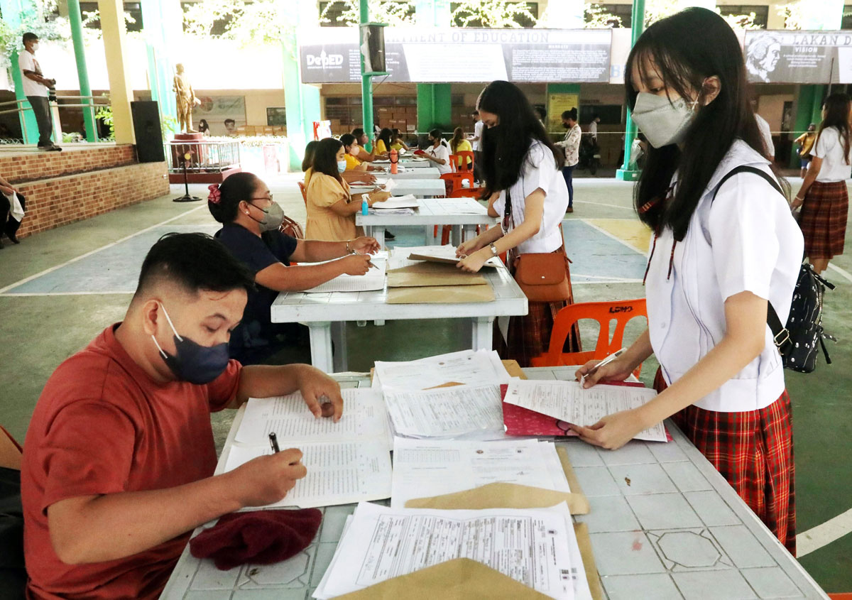 3.3 Million Sign Up On First Day Of Enrollment | OneNews.PH