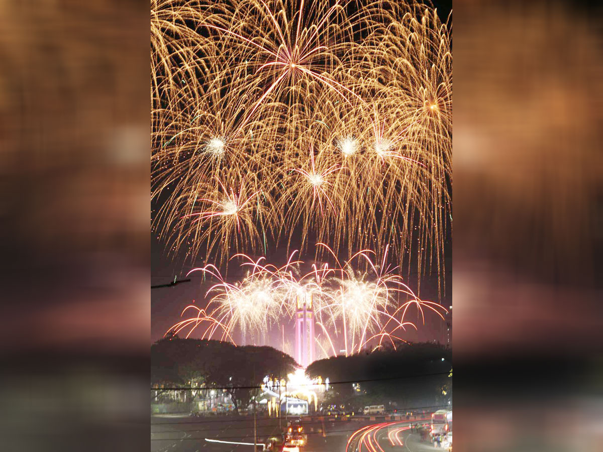 WITH VIDEO | Fireworks, Weapons Light Skies As World Enters 2024 ...