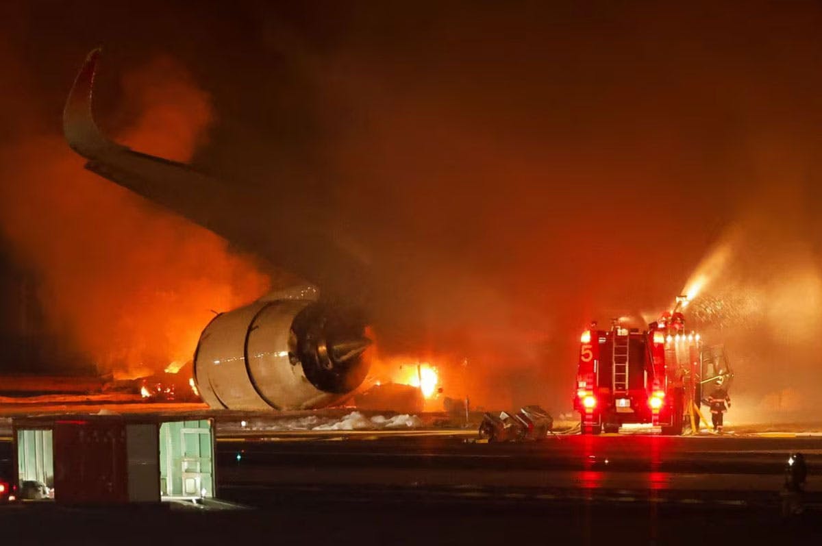 Five Dead After JAL Airliner Crashes Into Quake Aid Plane At Tokyo ...