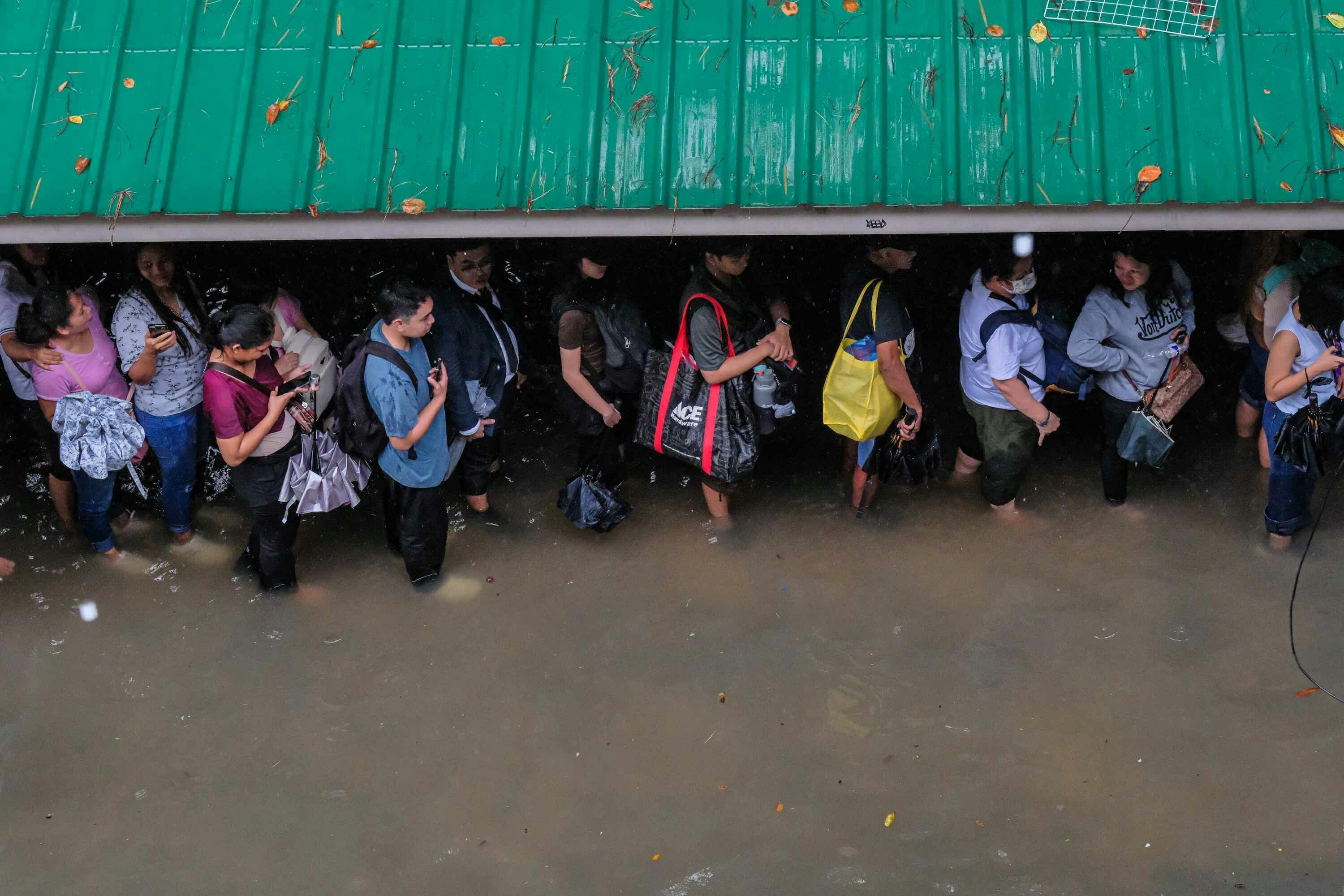 Isang Drenches Luzon; Metro Manila Flooded Anew | OneNews.PH