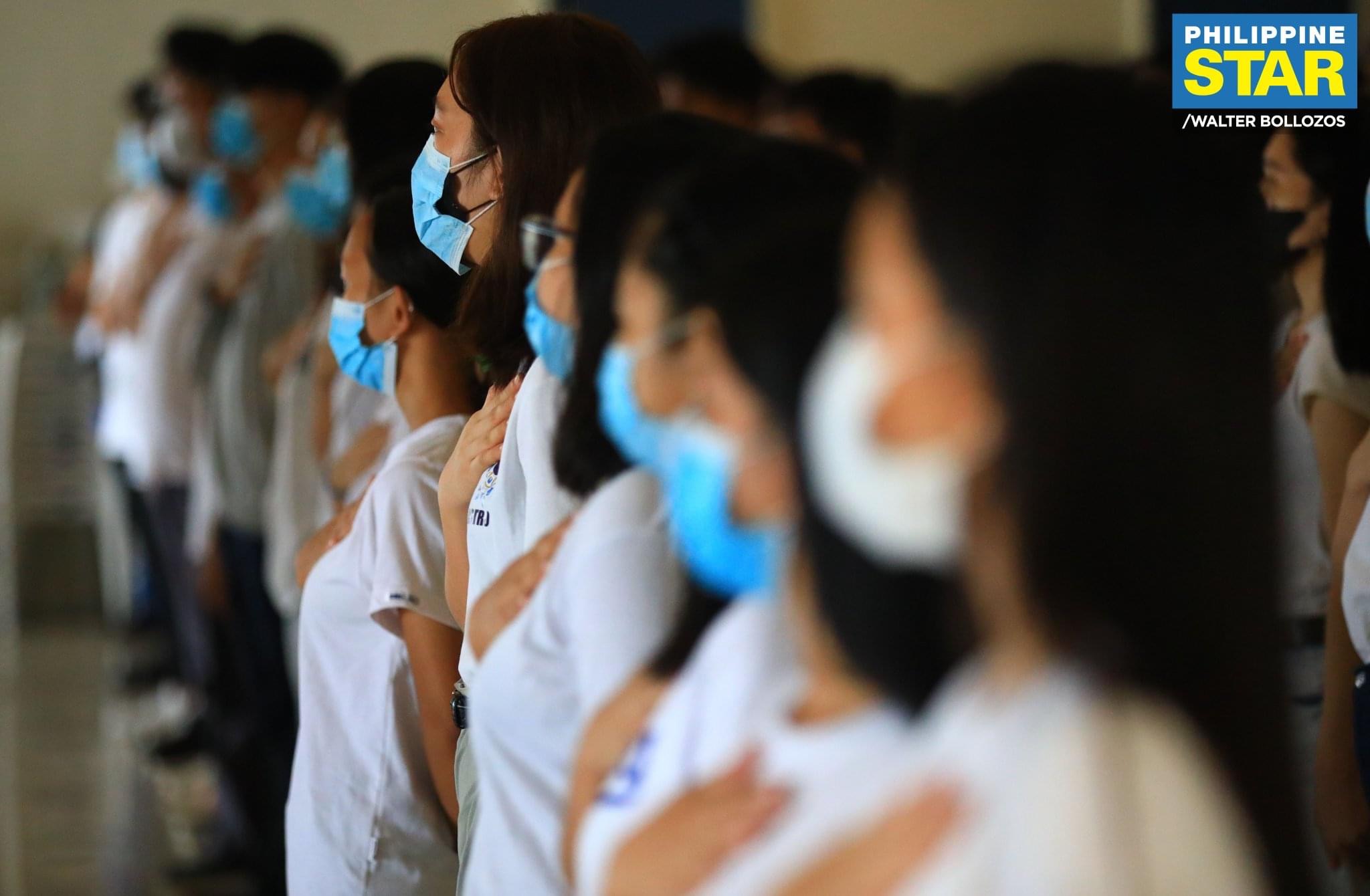 Masking, Distancing No Longer Mandatory In Graduation Rites | OneNews.PH