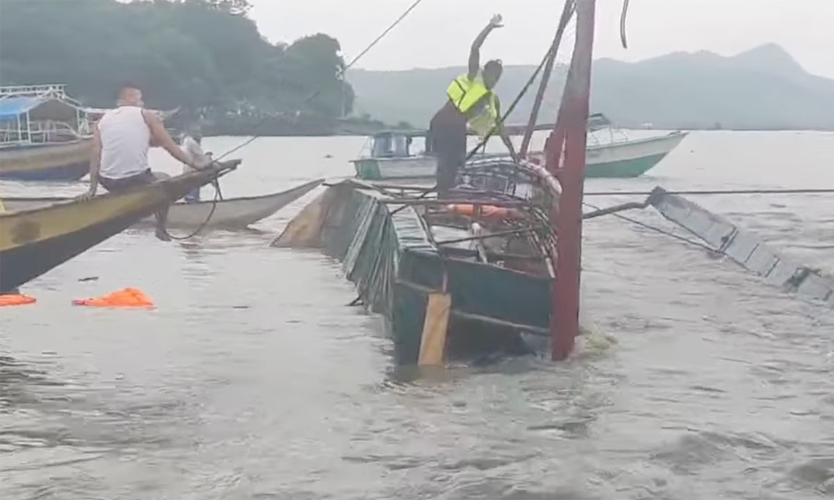 ‘PCG Cleared Capsized Boat For P50, Bananas’ | OneNews.PH
