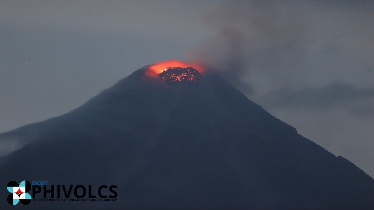 Thousands Evacuated; Mayon Eruption Looms | OneNews.PH
