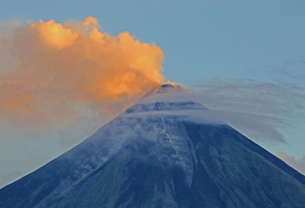 Mayon’s Lava Fronts May Breach ‘No Man’s Land’ | OneNews.PH