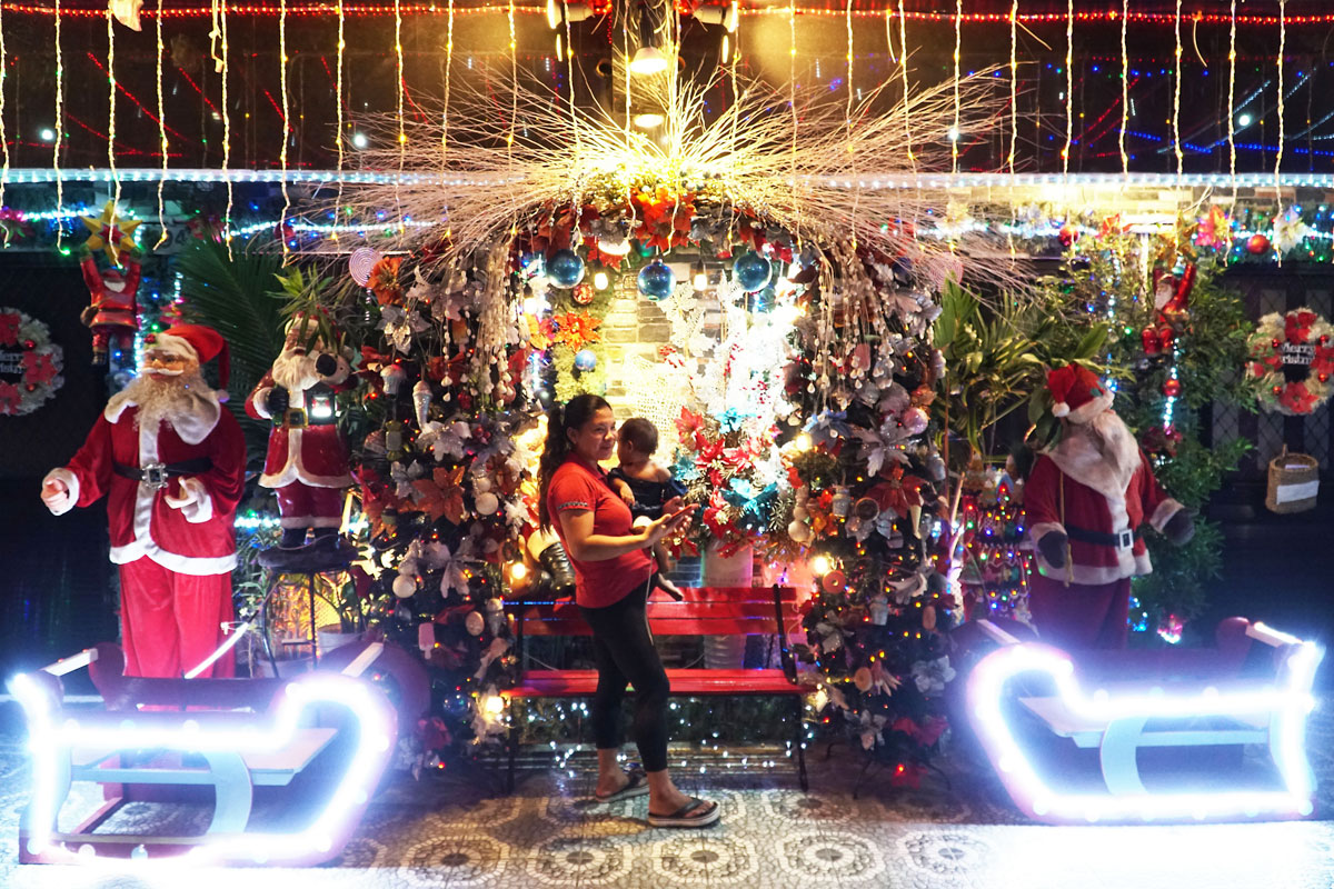 IN PHOTOS: Street In Manila Transforms Into Christmas Wonderland With ...