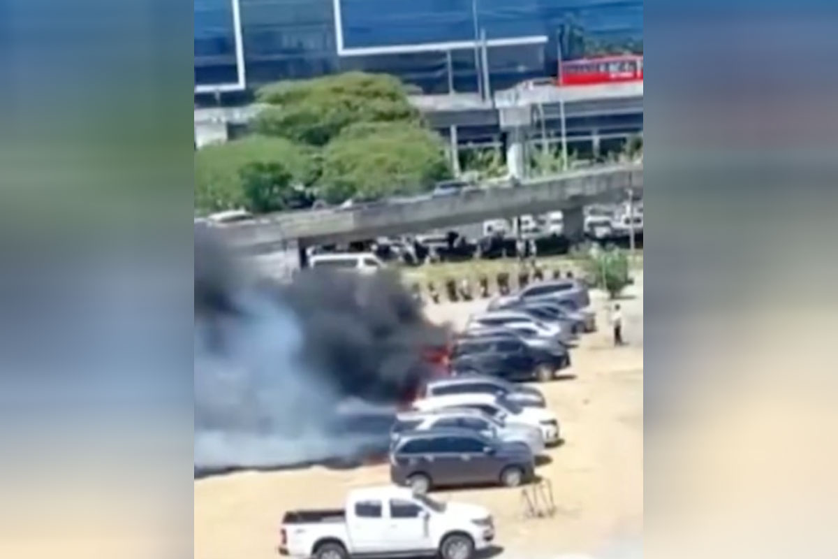 19 Vehicles Damaged As Fire Hits NAIA-3 Parking Lot | OneNews.PH