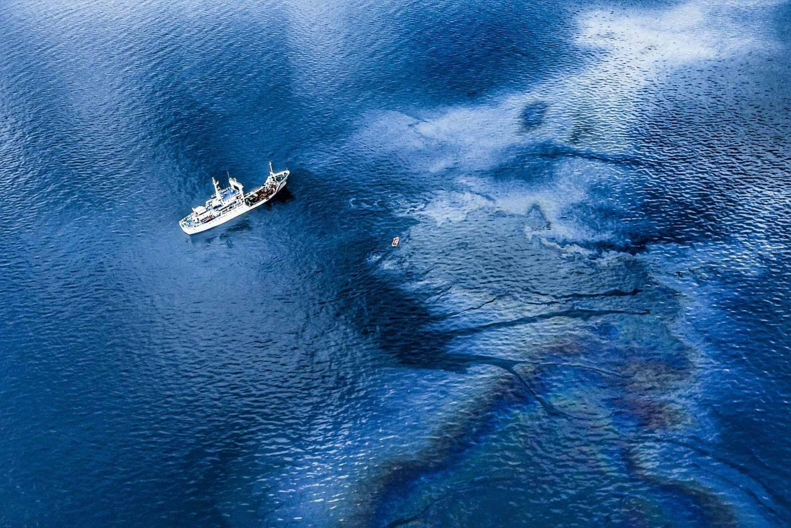 Oil Spill Damage, Losses Nearing P1 Billion; Marcos Gives Aid To ...