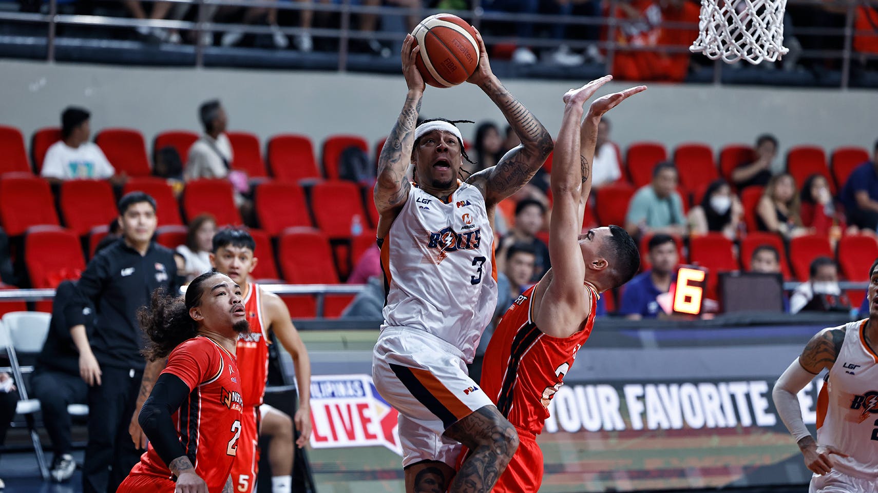 Stand-in import Zach Lofton erupts for 54 in debut as Meralco drubs ...