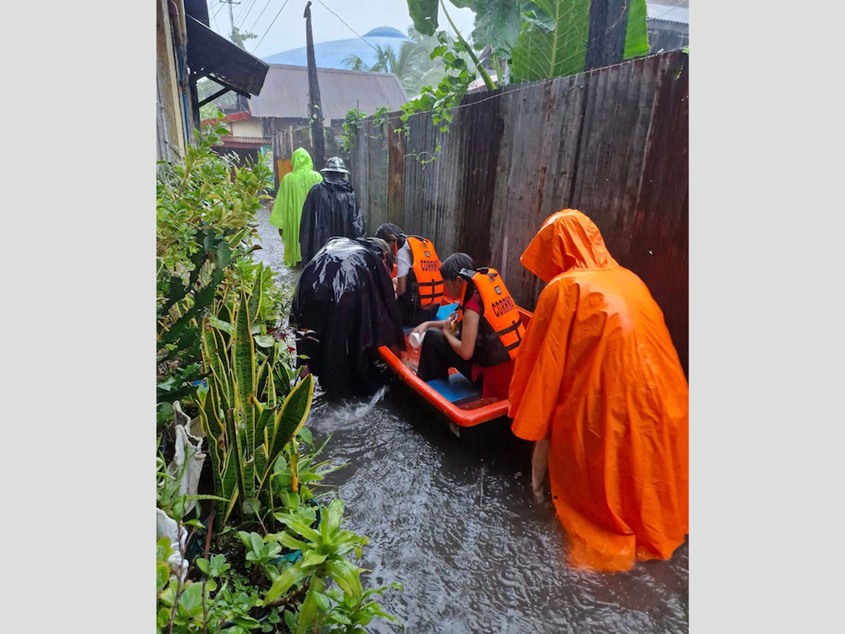 Leni Robredo, Other Residents Seek Help As Severe Floods Hit Bicol Due ...