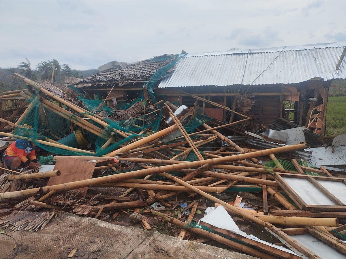 Super Typhoon Pepito Lashes The Philippines, Causing Tidal Surges And ...
