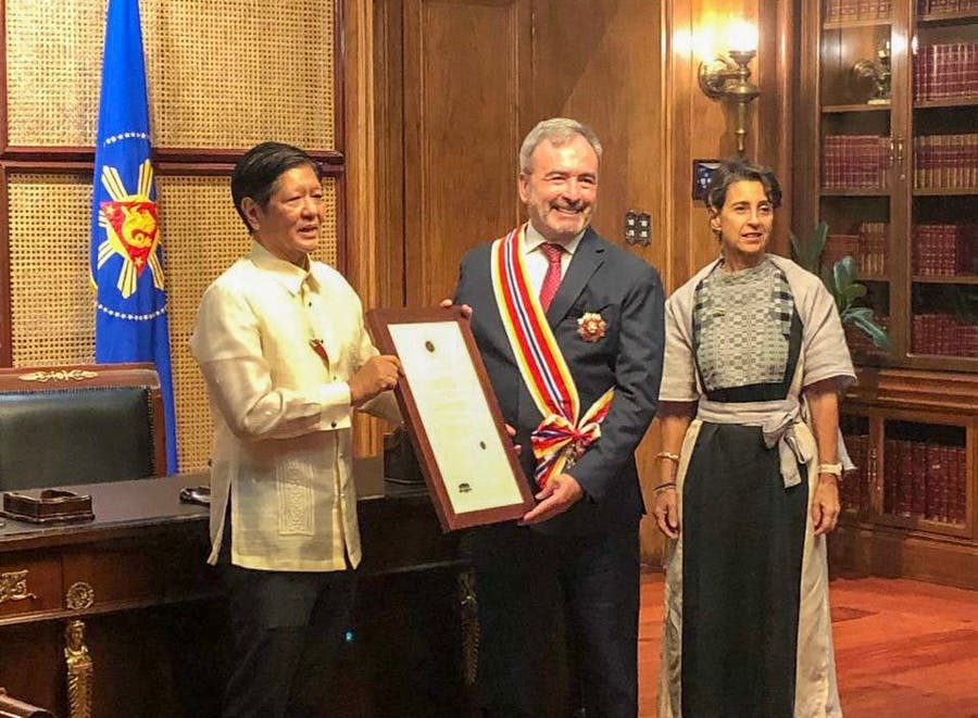 Marcos Confers Order Of Sikatuna On Outgoing EU Envoy | OneNews.PH