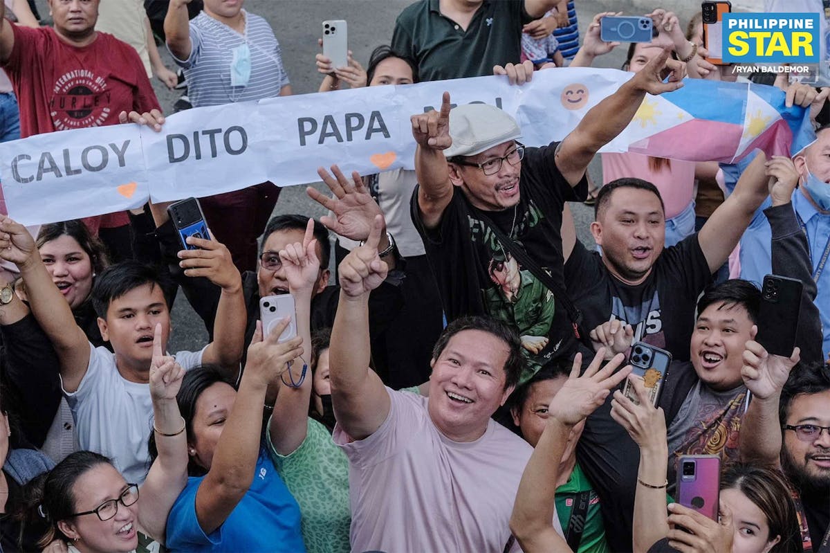 WATCH: Yulo Salutes Father During Heroes’ Welcome Parade | OneNews.PH