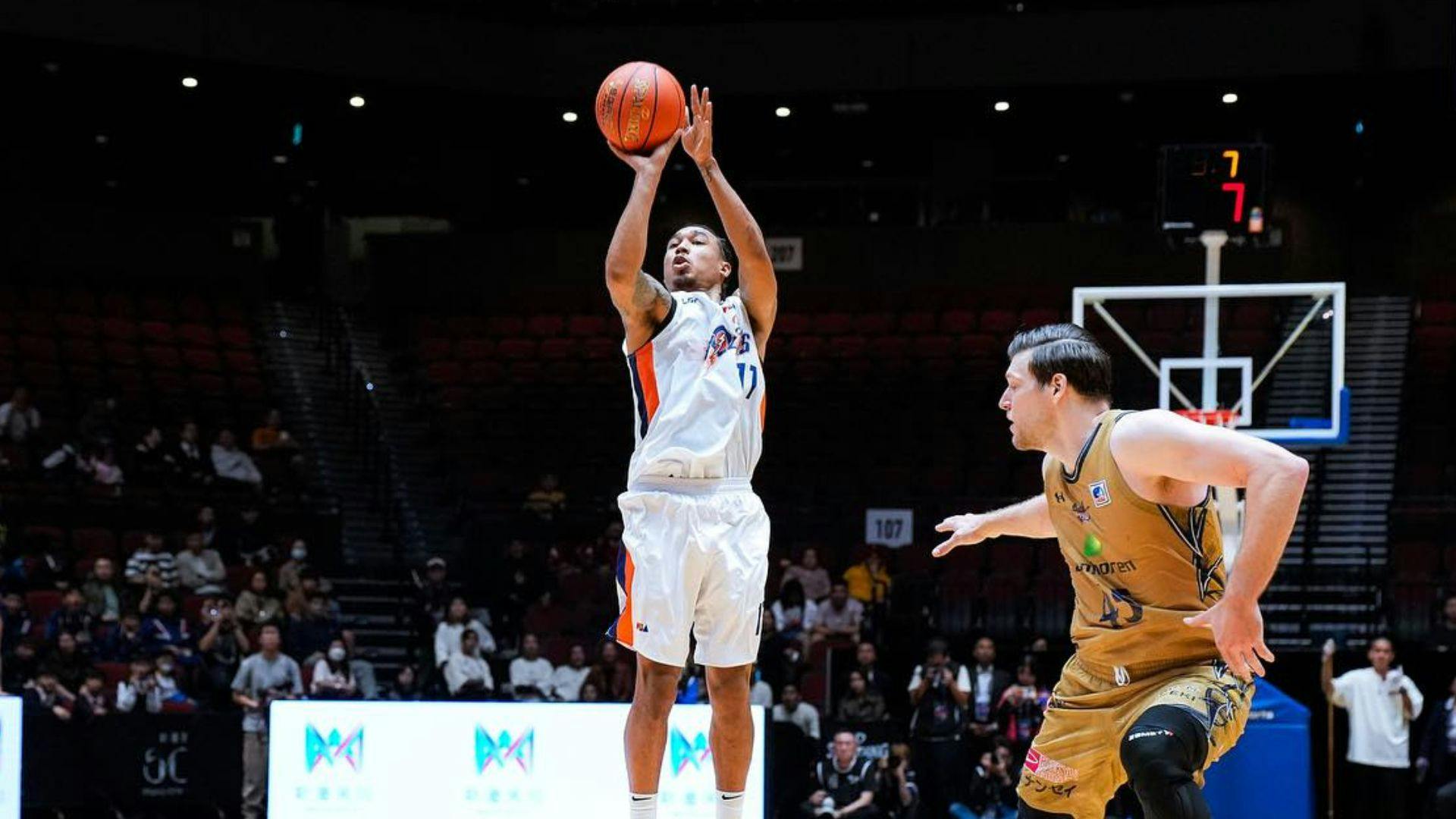 Luigi Trillo, Meralco hype up Chris Newsome after heroic performance in ...