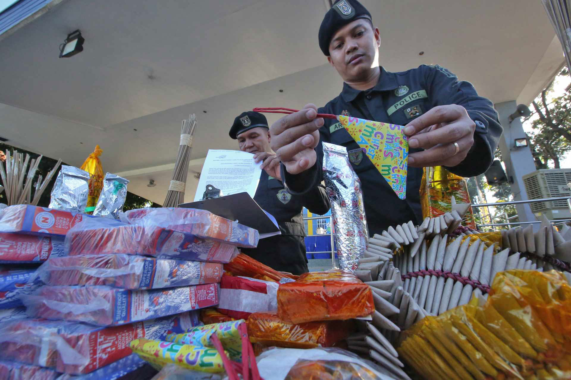 Boy Loses 5 Fingers To Firecrackers | OneNews.PH