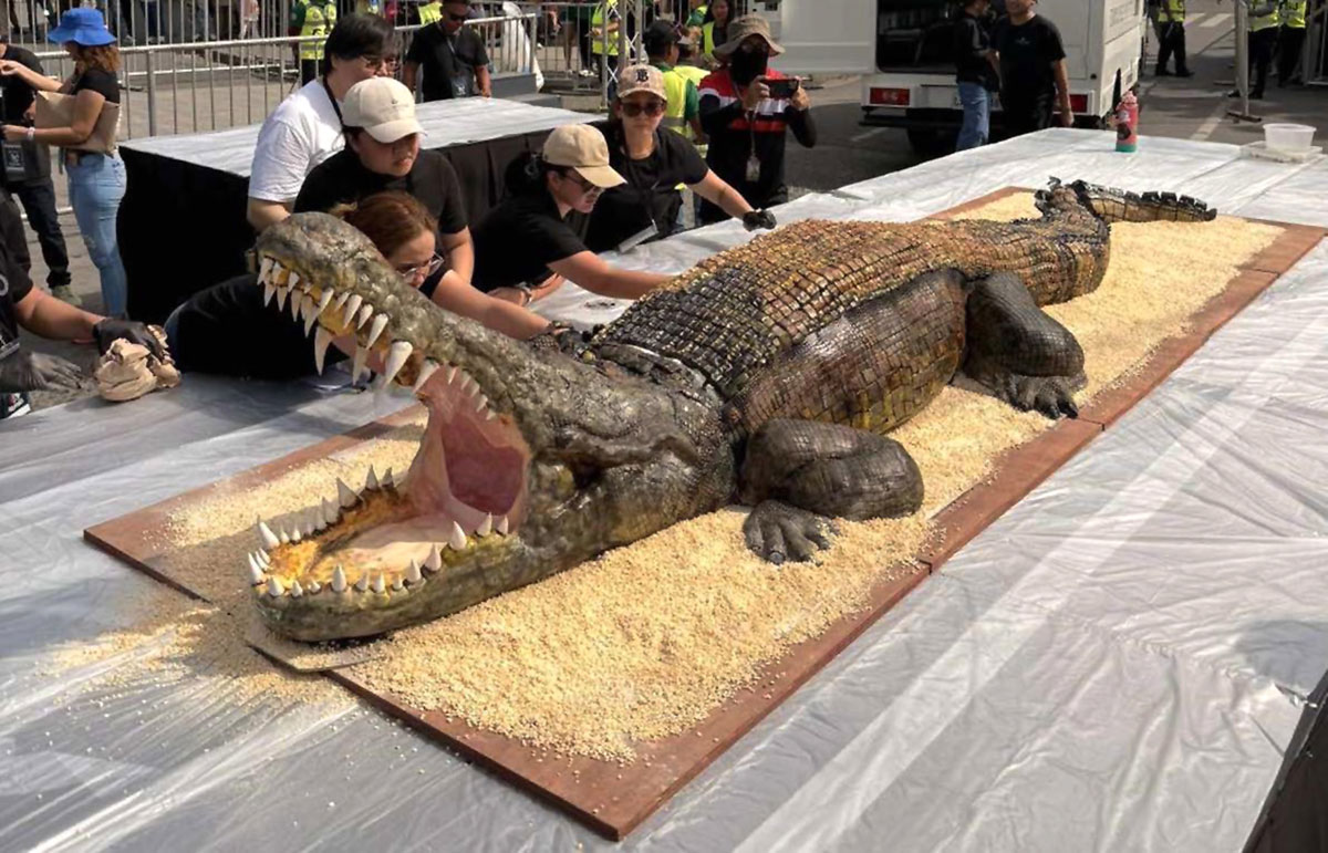 Duterte-Aligned Rallyists Feast On Crocodile Lechon, Cake | OneNews.PH