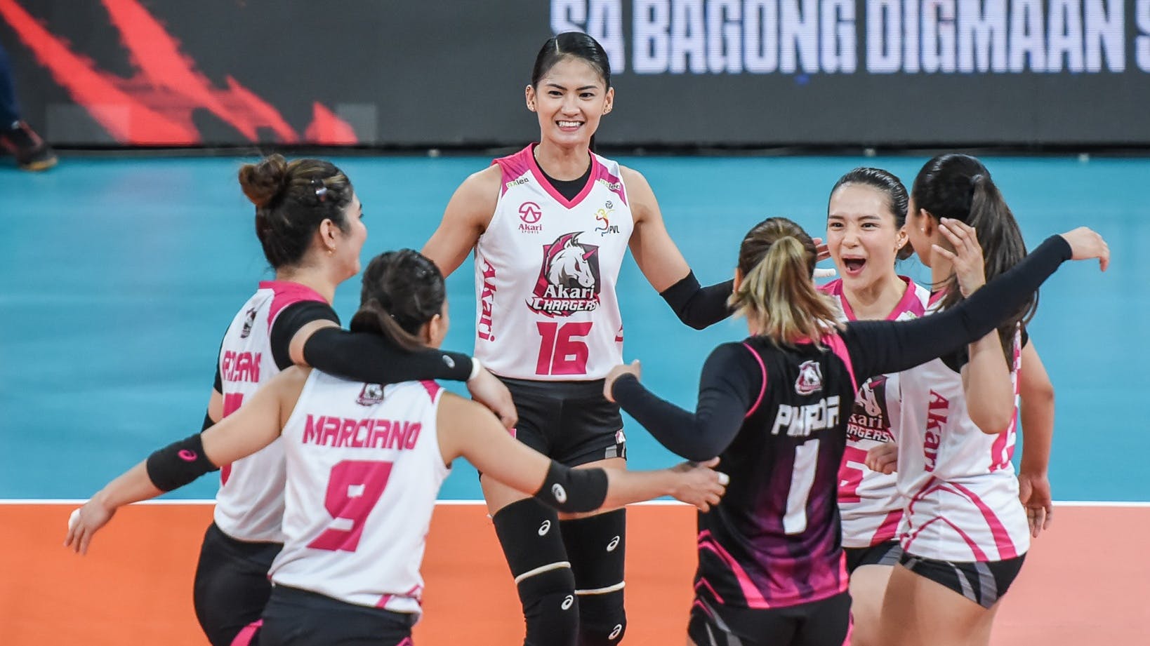 Dindin Santiago-Manabat stars anew as Akari breaks out of winless slump ...