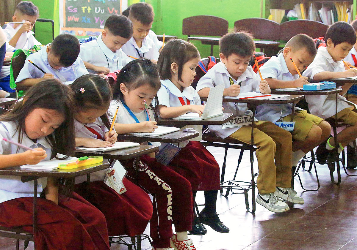 Teachers Lament Worsening Education System | OneNews.PH