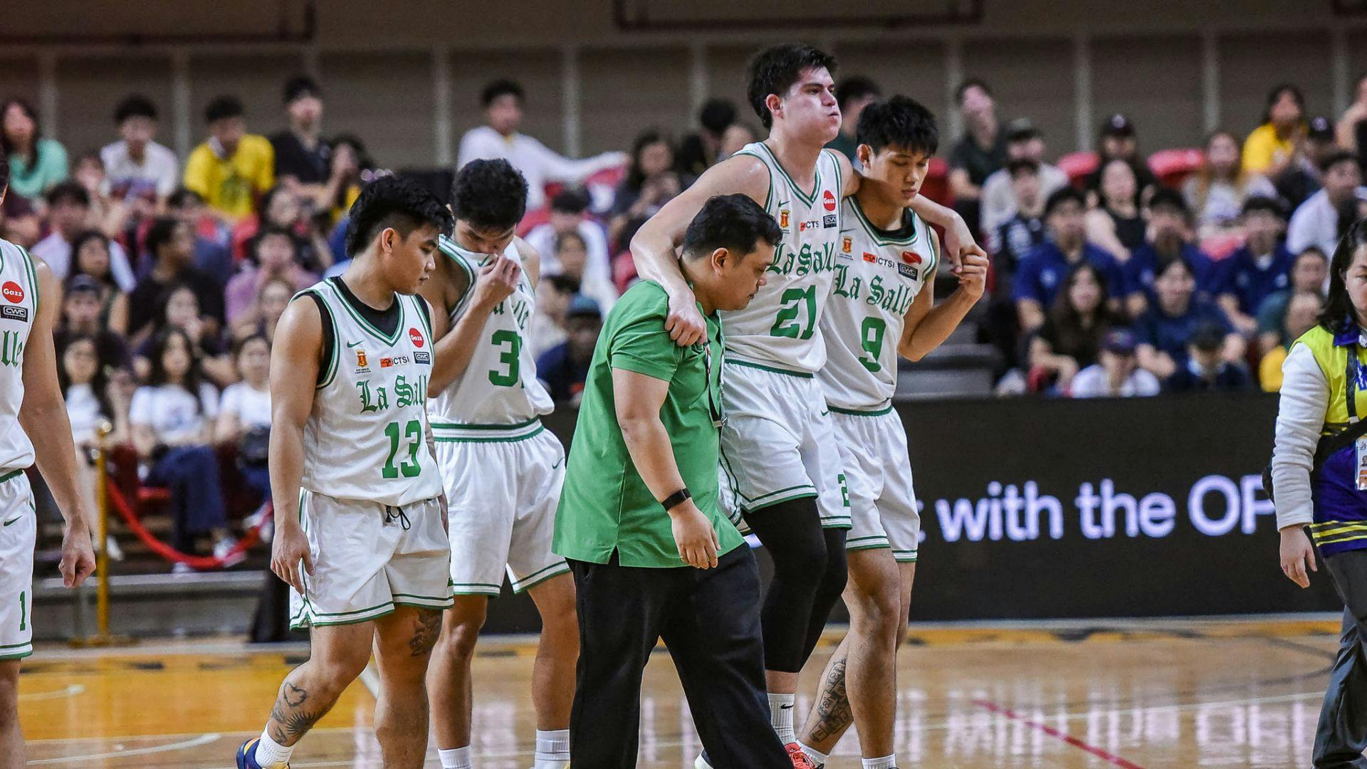 La Salle holds breath as Mason Amos suffers apparent knee injury in ...