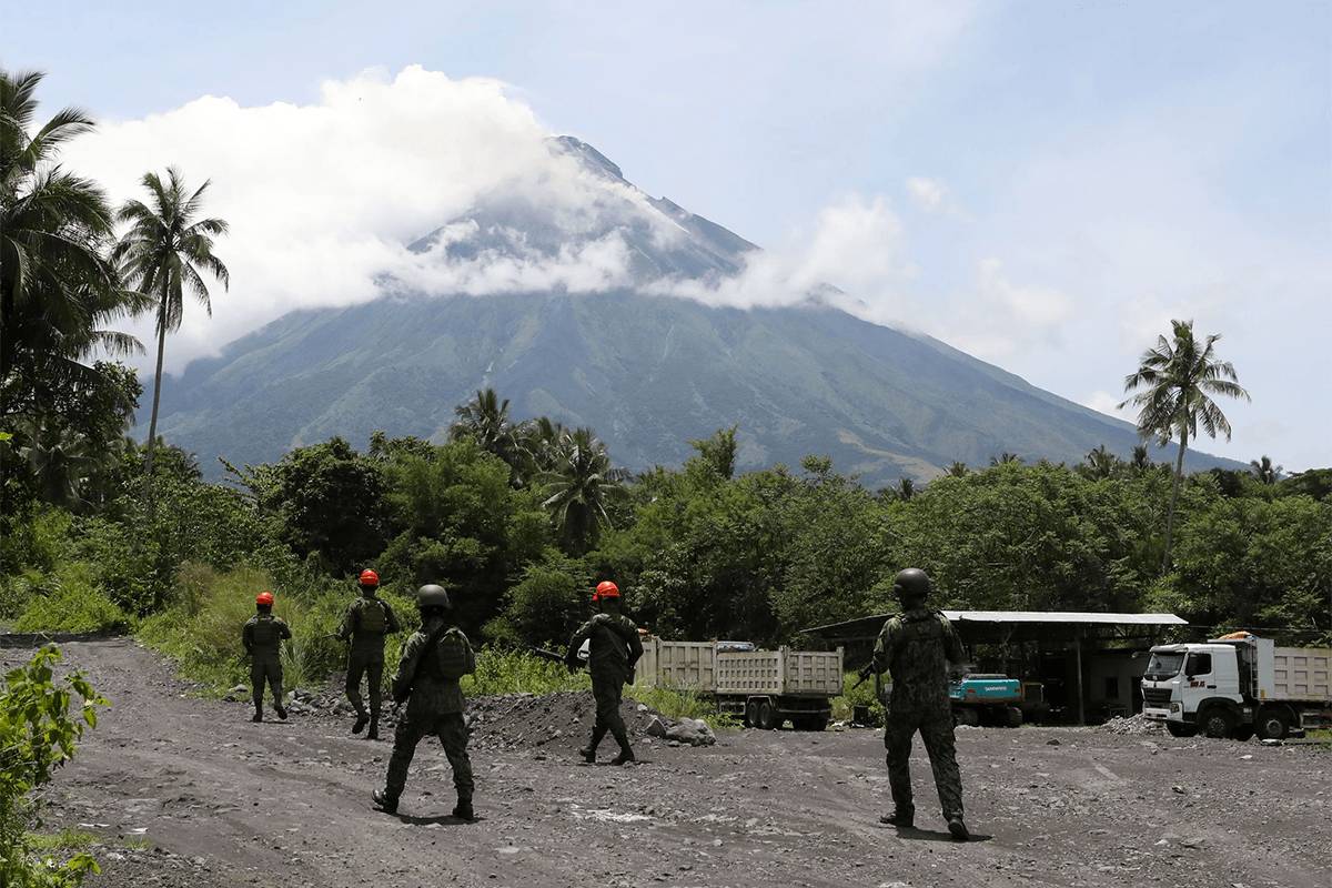 Mayon Ashfall Reaches Foot-Slope Villages; Evacuees Swell To 20,000 ...