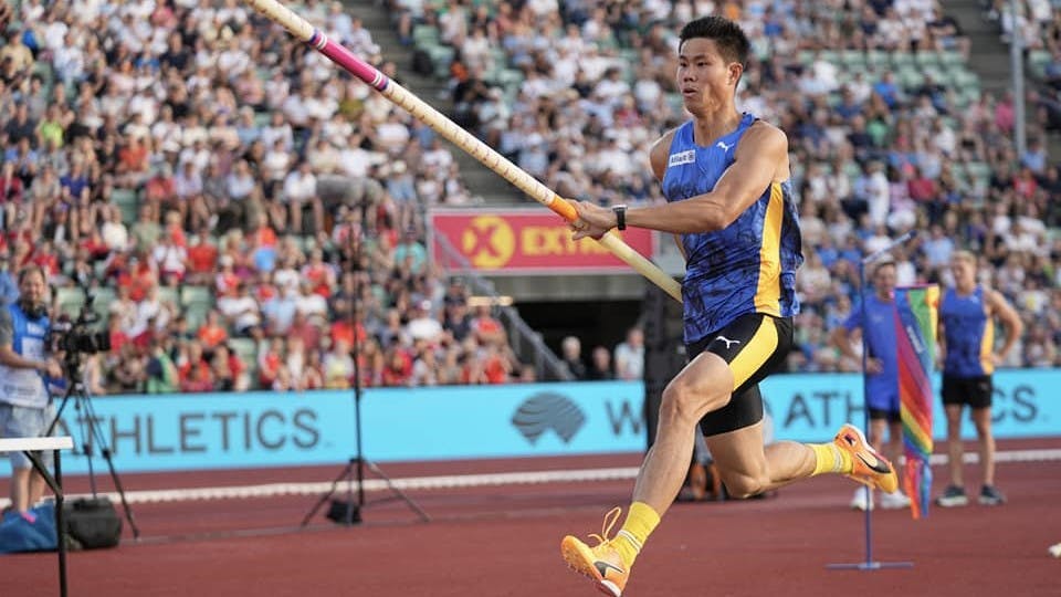 EJ Obiena gets massive support in Stockholm as he becomes first Pinoy ...