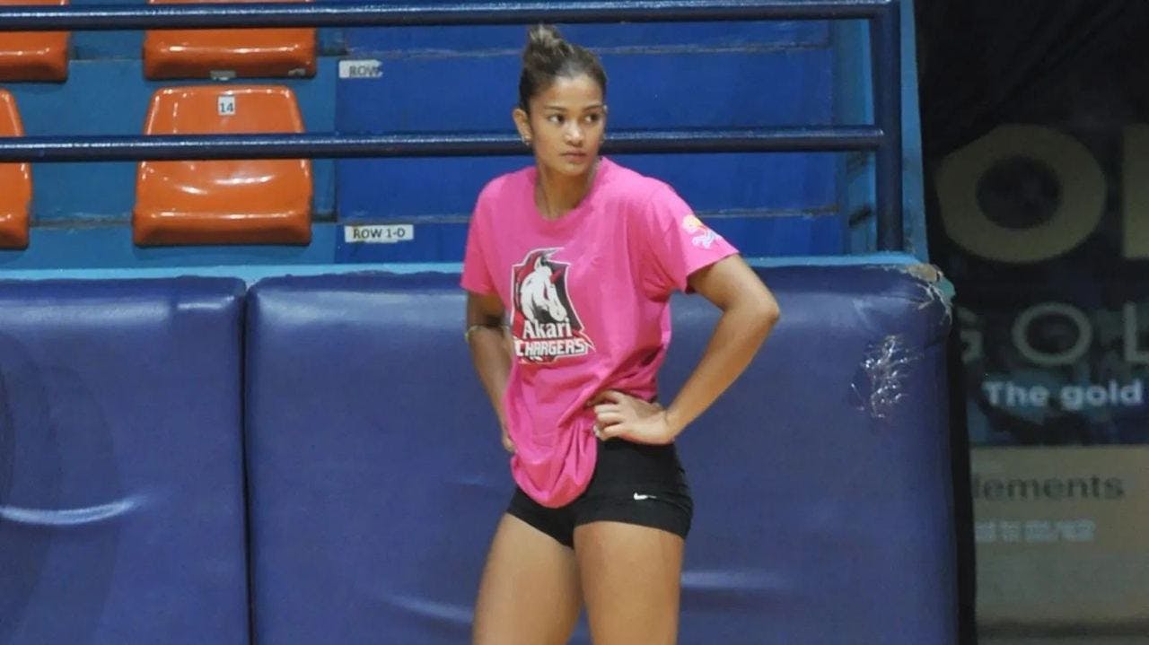 Akari shows glimpse of recharged wall featuring Fifi Sharma in tuneup ...